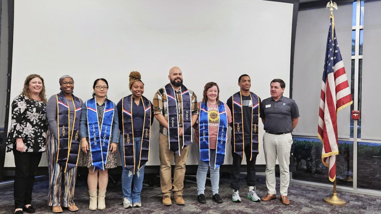 Graduating Veterans Receive Military Stoles - Virginia Peninsula ...